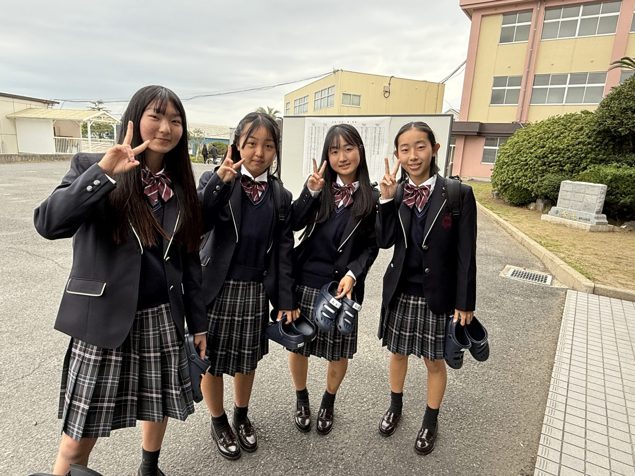 WEB MAGAZINE | 学校制服 O.C.S.D. 2025年度 九州電機工業学園 希望が丘高等学校 入学式レポート 「学校がブランド ...