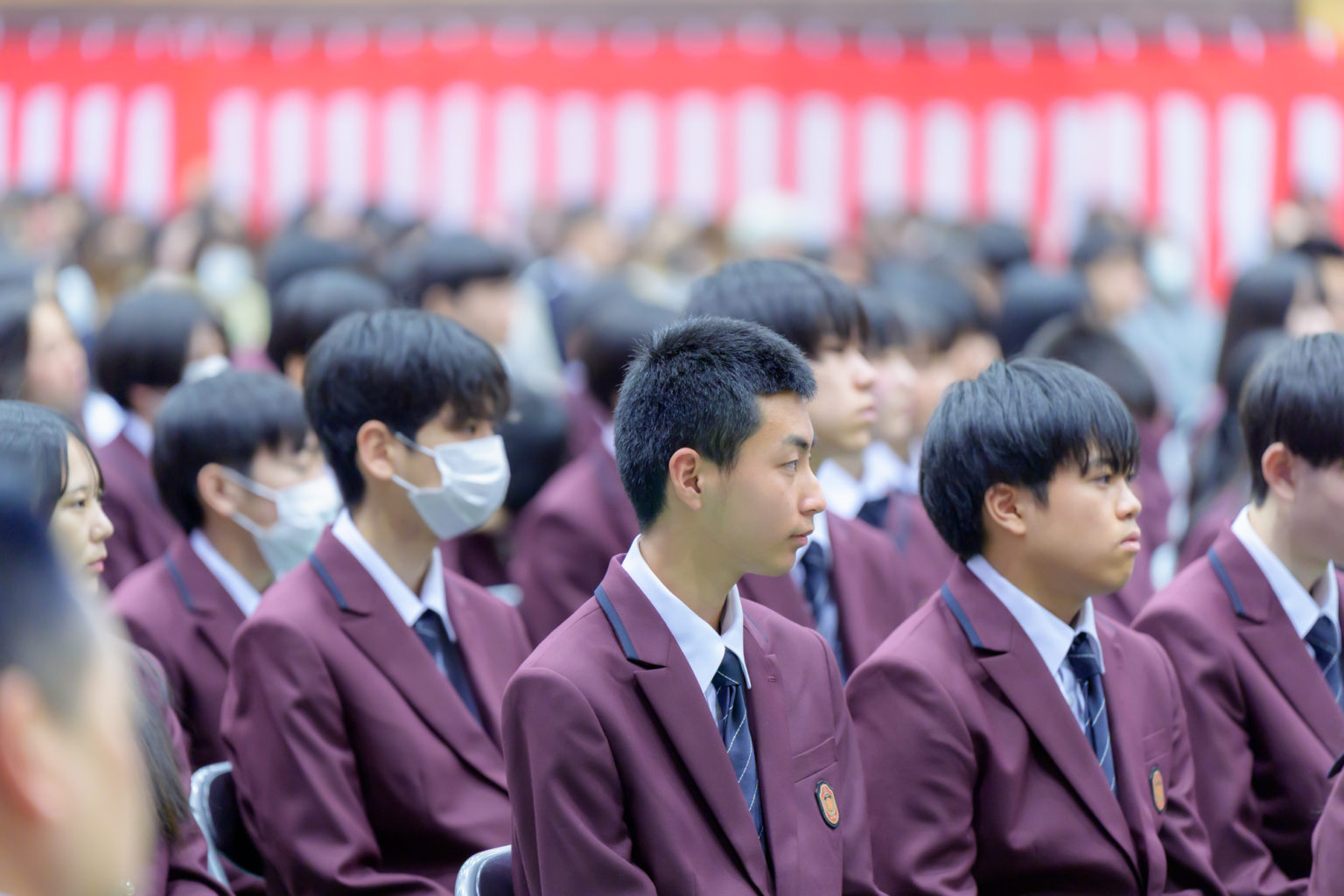 WEB MAGAZINE | 学校制服 O.C.S.D. 2025年度 東大阪市立 日新高等学校 入学式レポート 「学校がブランド、生徒が主役 ...